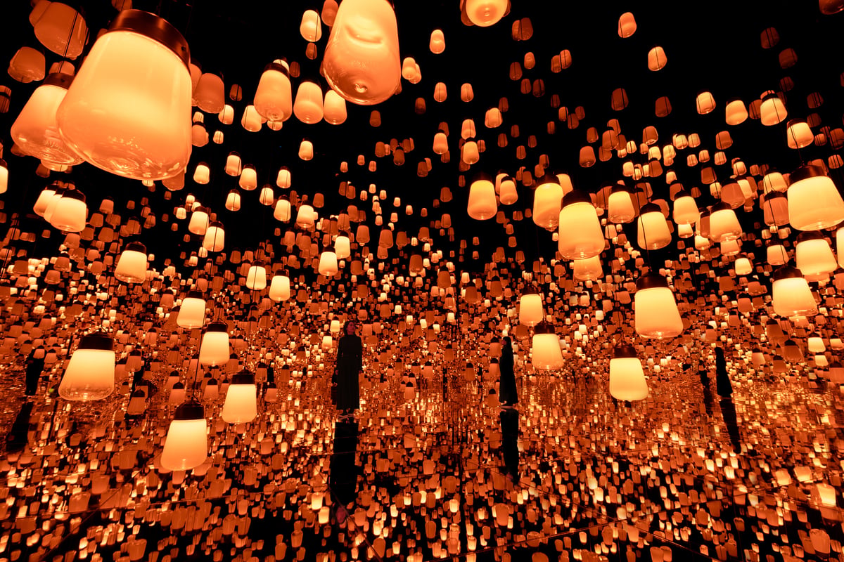 Forest of Resonating Lamps: One Stroke - Fire | teamLab
