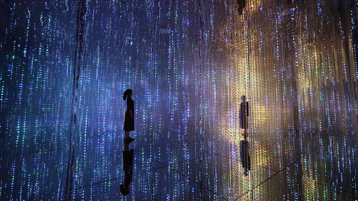 Wander through the Crystal World | teamLab